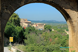 Jouques - Village in the Bouches du Rhone - Provence Web - France