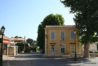 Lamanon - Village des Alpilles - Provence Web