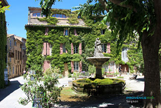 Saignon - Village in the Luberon - Vaucluse - Provence Web - France