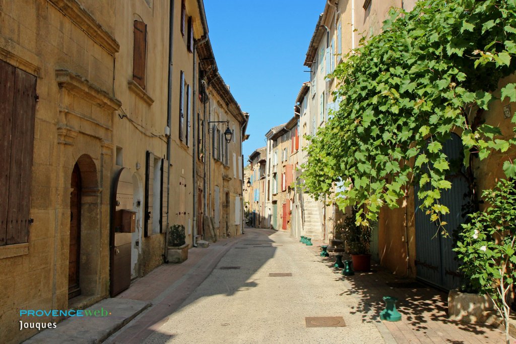Jouques - Village in the Bouches du Rhone - Provence Web - France