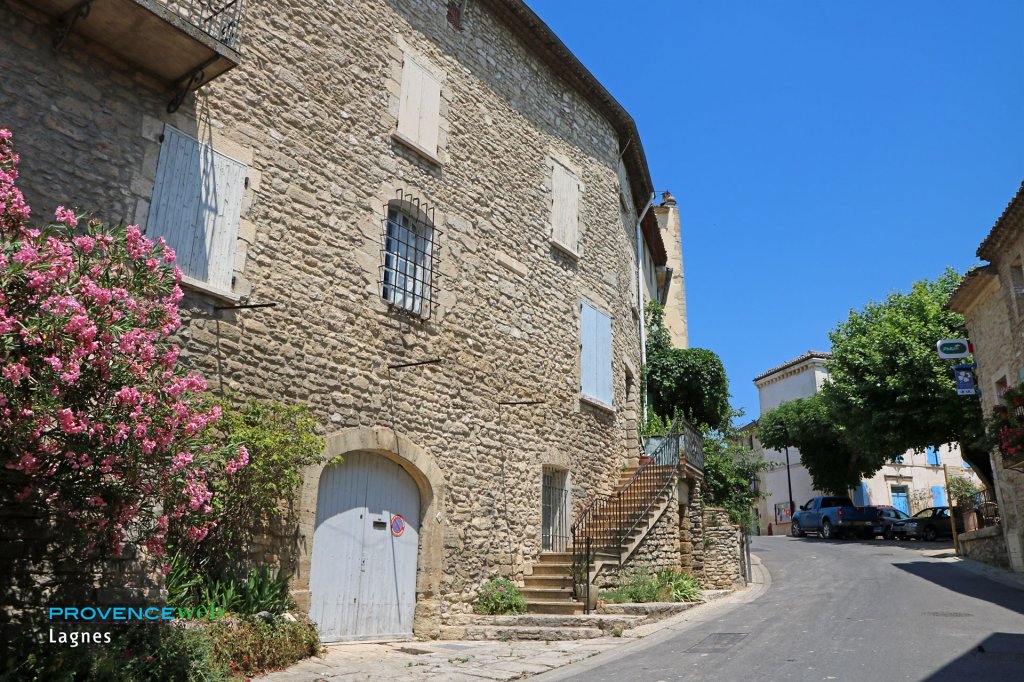 Lagnes - Village du Vaucluse - Provence Web