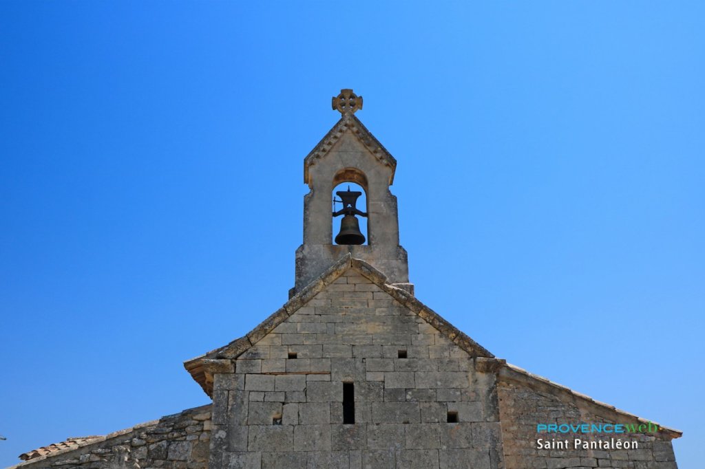 Saint Pantaléon - lovely village in the Luberon - Provence, France